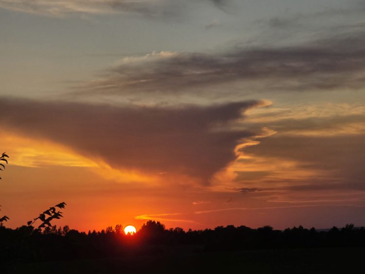 Monday evening sunset - SkySpy Photos, Images, Video